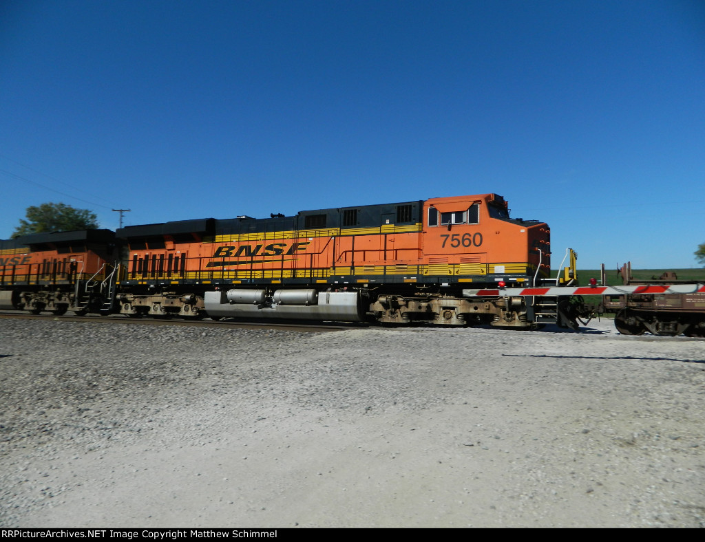 BNSF 7560